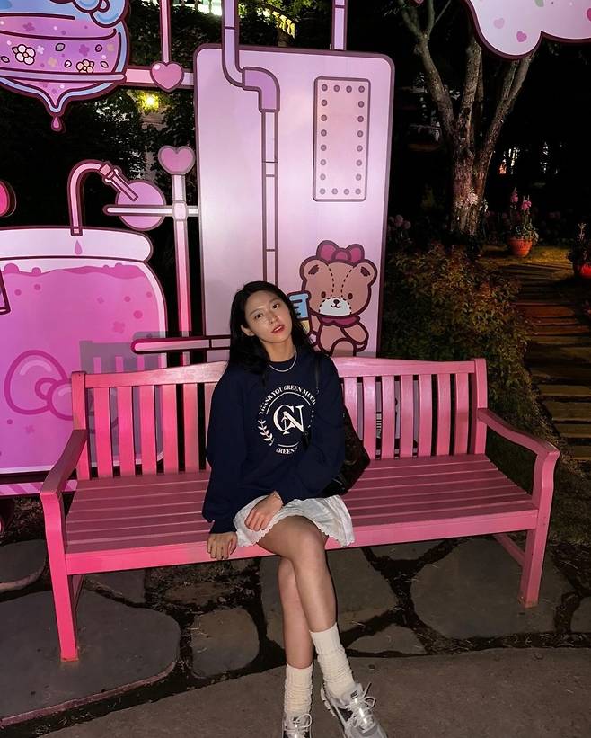 설현 꽃다운 29세 놀이공원서 미니스커트 입고 귀여운 매력 발산 스타와 패션