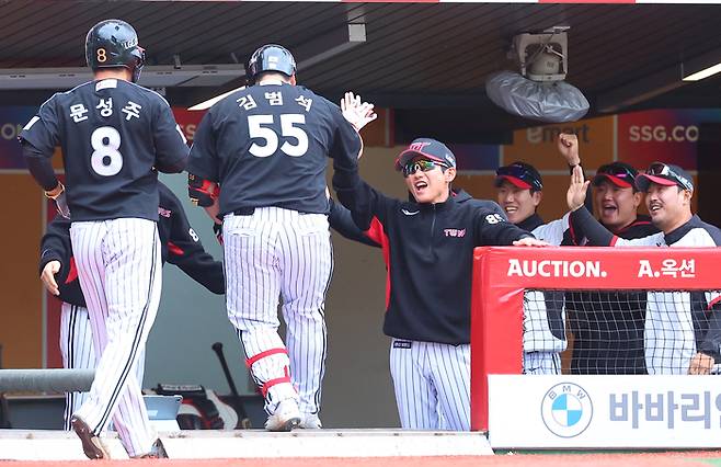염경엽의 자신감 “LG 선수들 부하가 제일 적다”…투타 조화와 함께 6연승 질주