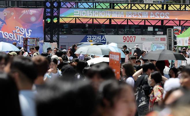서울광장 밖 두번째 퀴어퍼레이드반대 집회도 곳곳 열려
