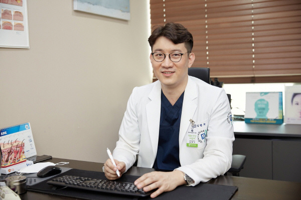 통증 없이 피부 리프팅·미백효과 동시에티타늄 리프팅 깜짝 효과