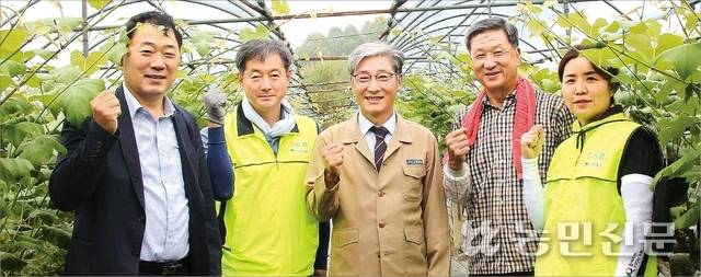 판매농협이 간다 ‘화성송산포도 판매·딸기 소득작목 육성 온힘