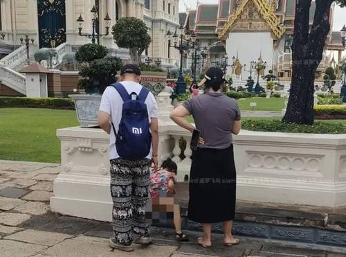 태국 유적지서 아이 소변 누인 중국인 부모 왕실 모욕죄 공분