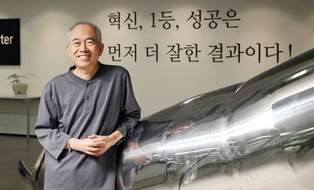 말단 사원과 똑같은 유니폼 입은 회장님‘반도체 슈퍼을 노린다