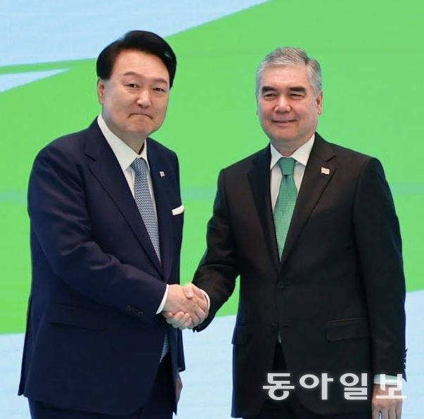 尹 투르크 명마 ‘아할테케처럼 경협 속도내자”