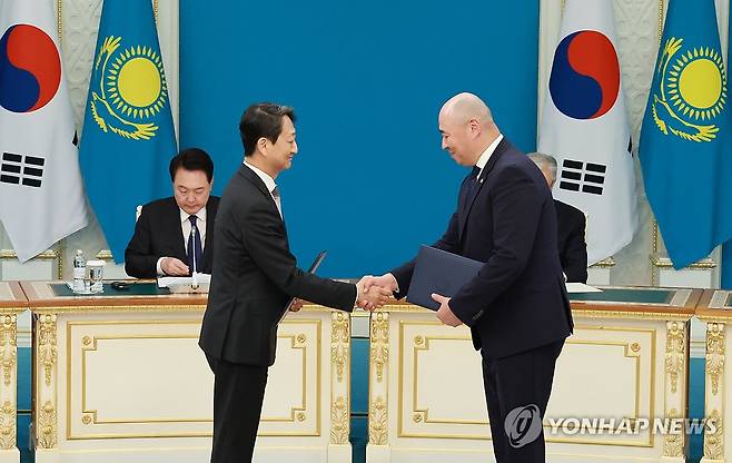 리튬서 망간·희토류·우라늄까지한·카자흐 핵심광물 연대