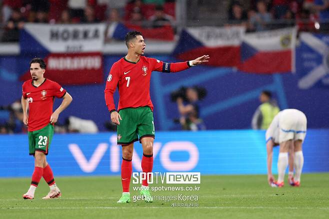 할 말은 해야겠다 英 진짜 축알못이네 한물간 호날두에게 무려 1억 돈 배팅충격적 이유 유로 득점왕 될 것