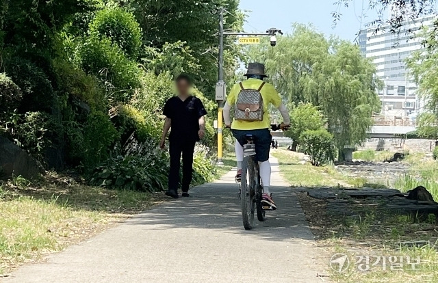 자전거·보행자 뒤섞인 산책로 ‘위험한 동행 현장 그곳and