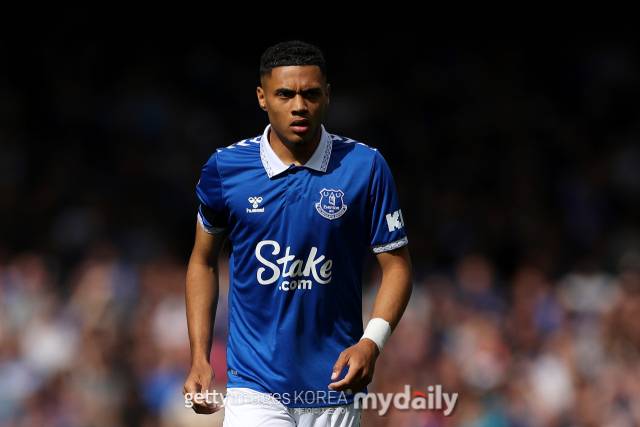 [오피셜] '41년 만에 UCL 진출' 빌라, 공격진 강화 성공...'에버튼 유스 출신 FW' 단돈 '175억'에 영입