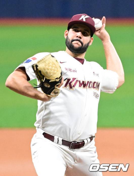 '헤이수스 10승 선착' 키움, LG 4-1 제압 6연승 질주…송성문, 2안타 2타점 맹활약 [고척 리뷰]