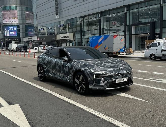 뒷유리 없앤 파격 디자인 폴스타 쿠페형 전기 Suv 폴스타 4 국내 포착 8월 출시 M투데이