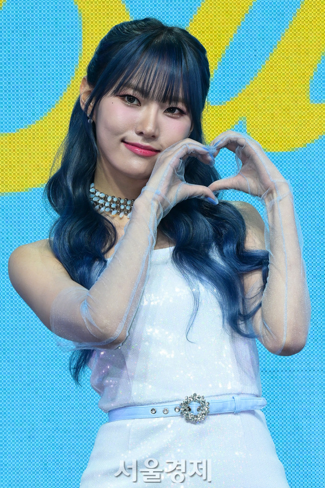 위클리 먼데이 파란머리 걔 Se★포토