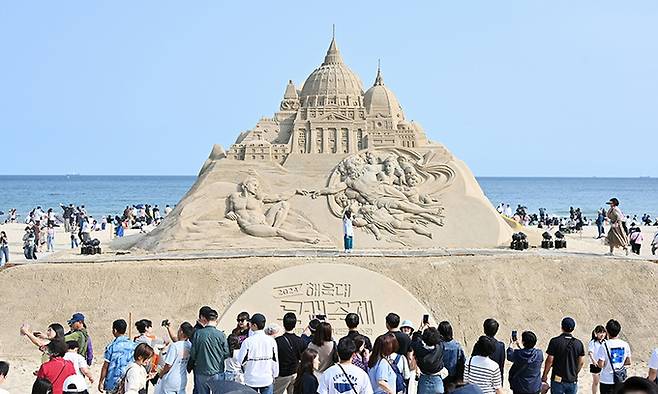 해운대모래축제 ‘흥행 대박 100만명 넘는 인파 몰려