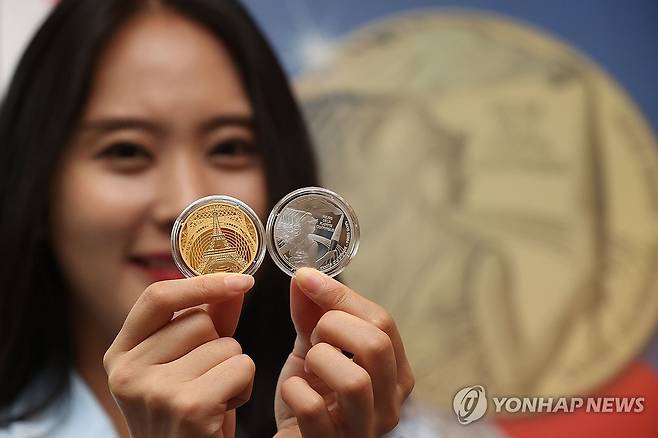 파리 올림픽 공식 기념주화 공개