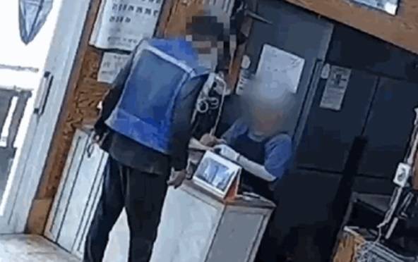 저녁에 돈주겠다더니”식당 먹튀男 가게 밖에서 한 짓 ‘경악