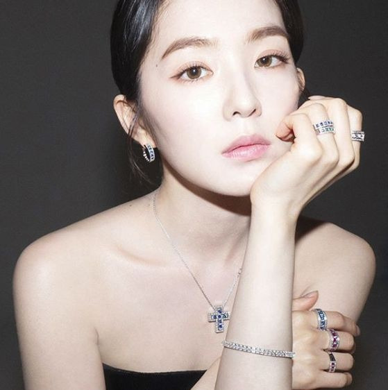 아시아 최초 초럭셔리 명품브랜드 뮤즈로 발탁된 가수 미모 수준 연예는 내운명
