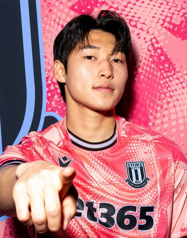 오피셜 10번 줄게 1년만에 스토크 사로잡은 배준호 에이스 번호 달고 뛴다