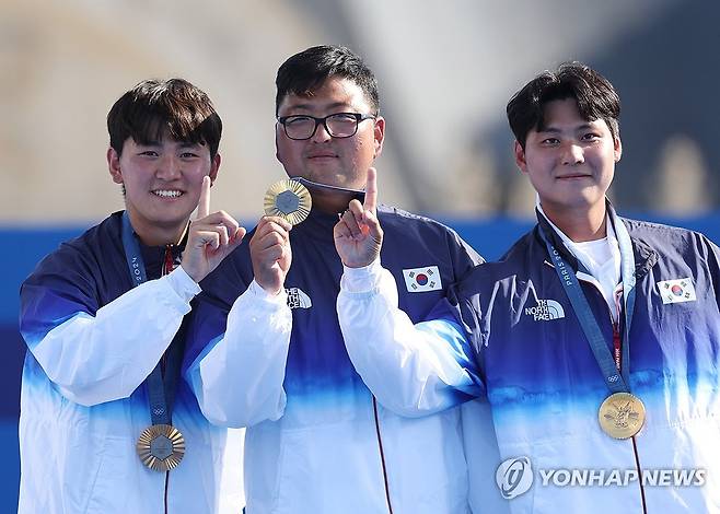 올림픽 양궁 단체전 3연패의 중심 김우진 부담 나눈 팀워크 덕