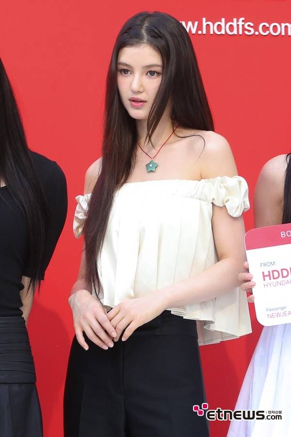 Et포토 뉴진스 다니엘 선명한 이목구비