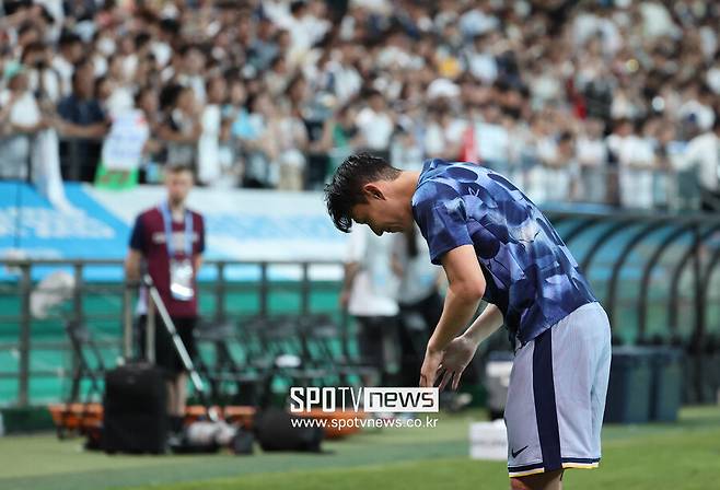 손흥민 20분 넘게 경기장 떠나지 못했다왜 Spo 현장