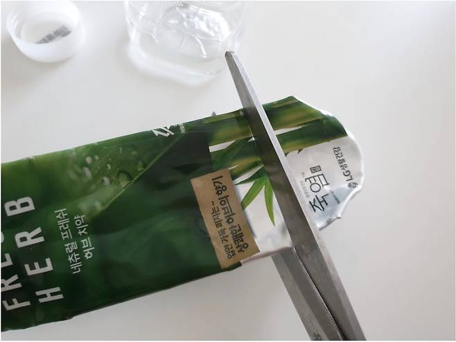 다 쓴 치약을 페트병에 넣어보세요~ 진짜 인생꿀팁 오늘살림루틴