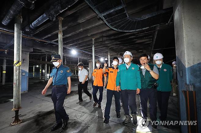 전기차 화재 우려충전소 지하→지상 속속 이전하는 지자체