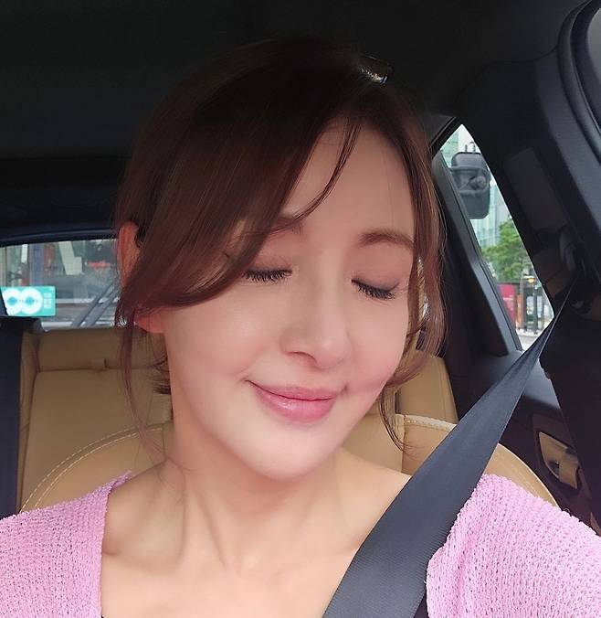 윤해영 셀카를 부르는 미모 고급스럽고 청순한 50대 단발 웨이브 헤어스타일링 뷰티는 내운명