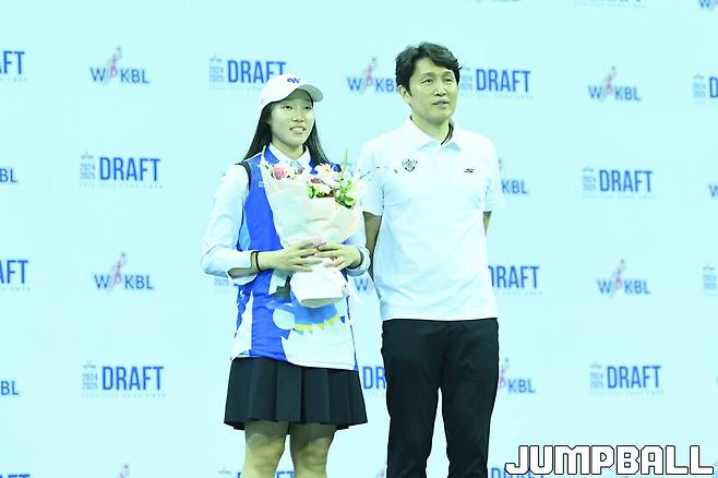 W드래프트 위성우 감독에게 향한 ‘제2의 박혜진 이민지 언니와 같은 길 걷게 되어 영광”