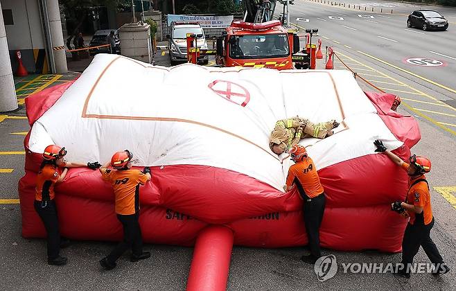제2의 부천 호텔 사고 없도록경기소방 에어매트 훈련 실시