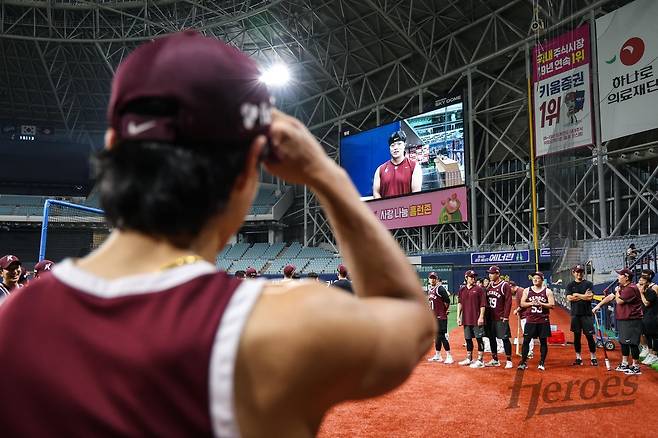 프로야구 키움 동료들 주장 송성문 위한 깜짝 생일파티