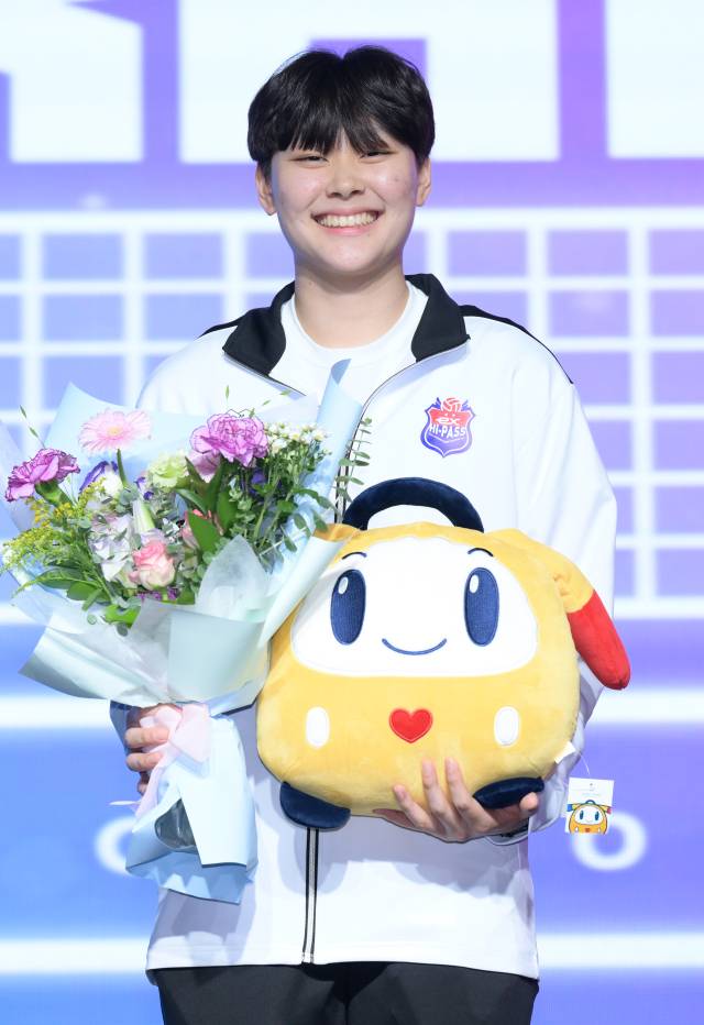 세터 기근 내게는 기회 반드시 잡겠다1r 전체 1순위 도로공사 선택 받은 김다은의 각오 Md외발산동