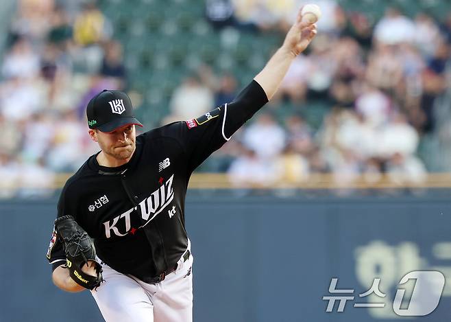 벼랑 끝 승부…두산 최승용 vs KT 벤자민, 선발 어깨가 무겁다[WC2]