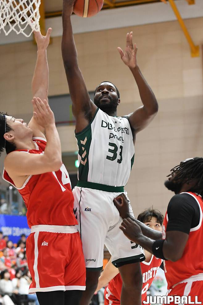 [KBL컵] DB 치나누 오누아쿠 '골밑은 나에게 맡겨라'