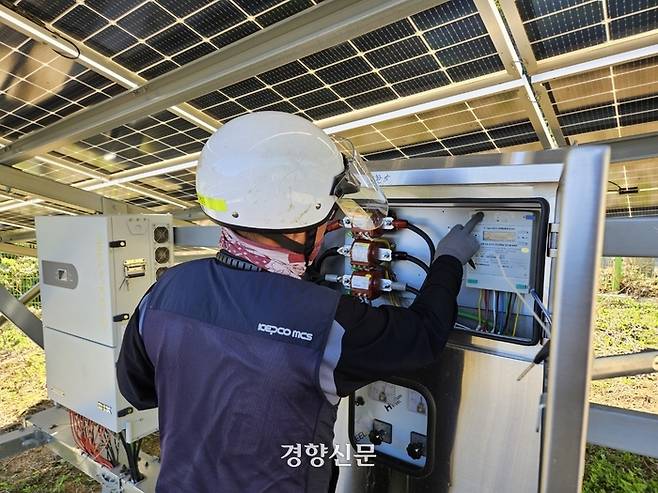 원격 계량기 보급에 방치된 전기 검침원들··· 3~5일에 한 명씩 퇴사”