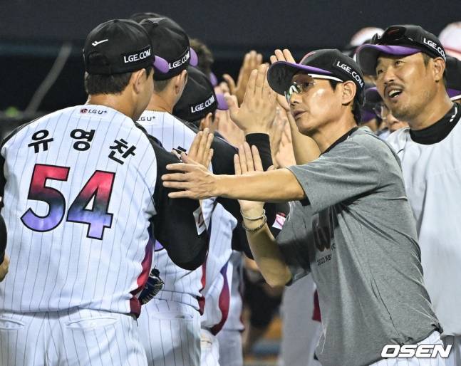 부친상 슬픔 오열 "아버님 좋은 곳 모셔드리고 와라..." LG 최강 클로저 바로 오늘(6일) 복귀, LG 2차전 반등할까 [준PO2 현장]