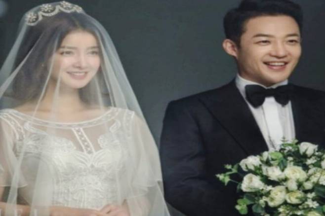 결혼 기사 부인했는데 다음날에 임신 발표한 여배우 셀럽스케치