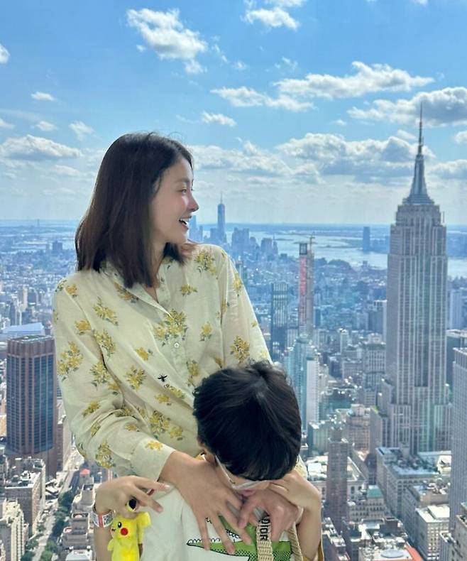 결혼 기사 부인했는데 다음날에 임신 발표한 여배우 셀럽스케치