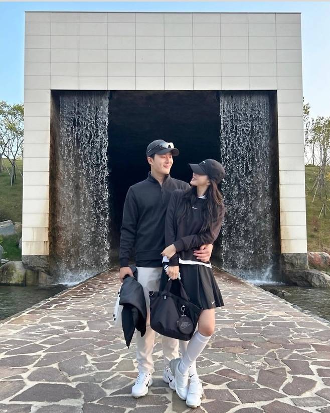 한예슬 ♥10살 연하 남편과 라운딩 누가 신혼 아니랄까봐 달달한 골프복 시밀러룩 뷰티는 내운명