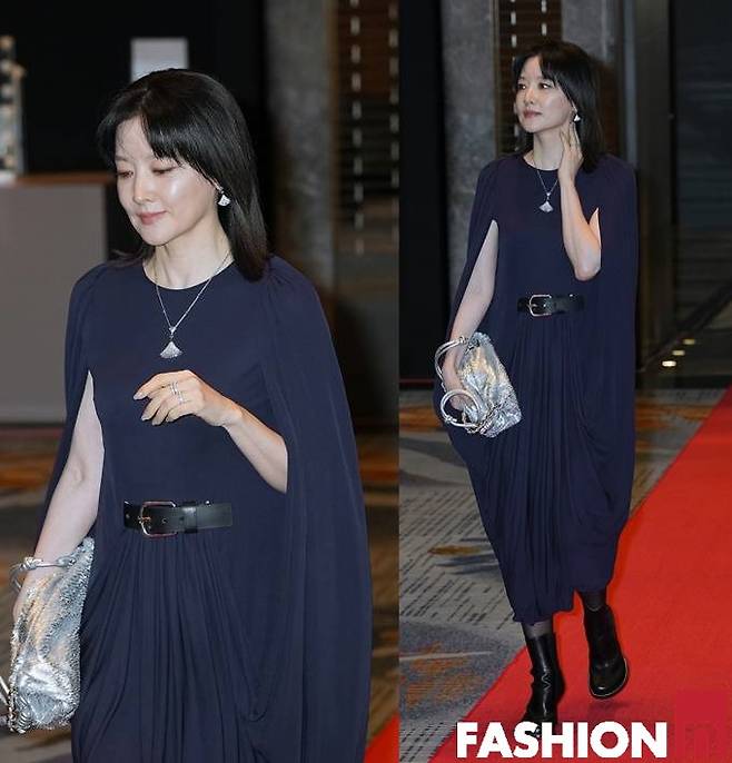 이영애 나이들지 않는 여배우의 품격 기품있는 케이프 드레스룩 패션엔