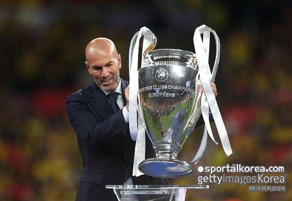 선수들 수준에 확신이 들지 않아프랑스 대표팀 동료 Ucl 3연패 지단 맨유행에 의문 제기