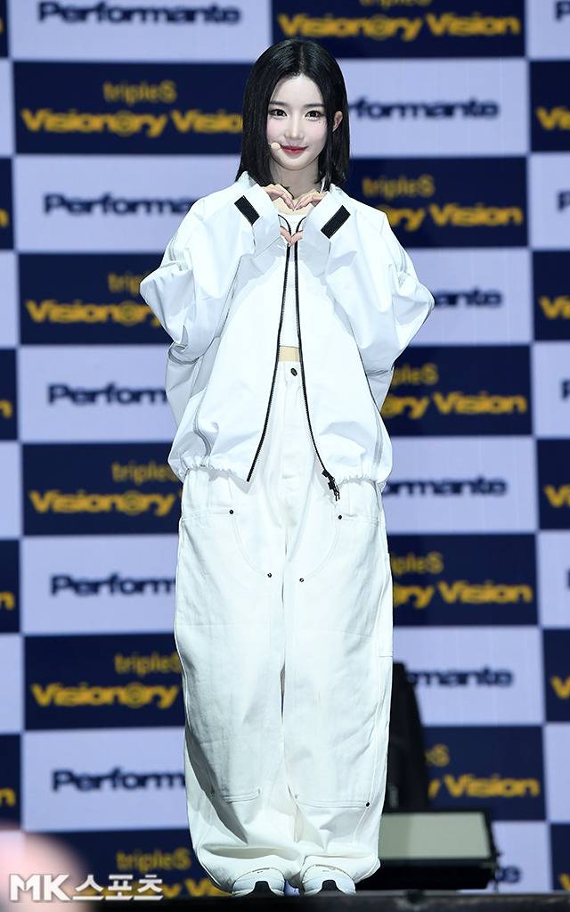 이대 여신 김유연 너무 하얘 놀라운 미모 화사한 올화이트 재킷 와이드 팬츠 셋업룩 뷰티는 내운명