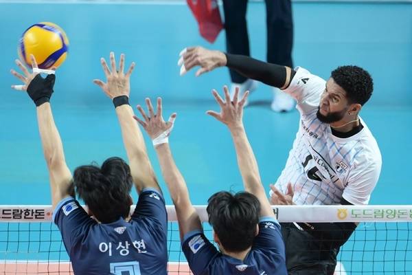 8년 만의 챔프전 진출→mvp에도 충격의 재계약 실패안산의 ‘king 레오가 적이 되어 돌아오다 레오 더비 승자가 될까