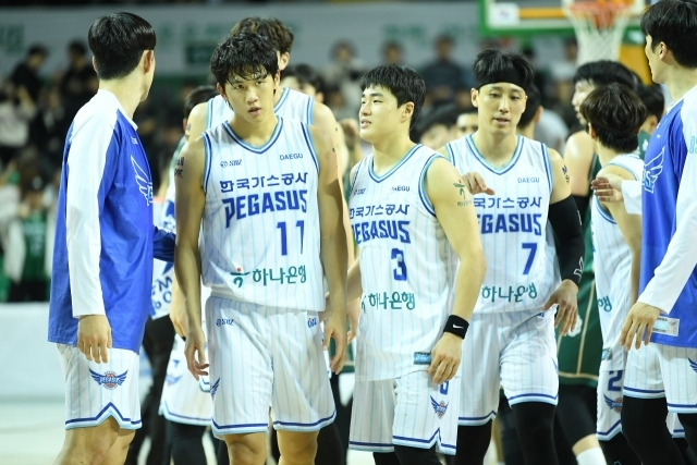 한국가스공사의 저력 우승후보 Db 30점차 충격 대파 니콜슨 좋은 활약 전성현·두경민 없는 Lg 개막 3연승 질주