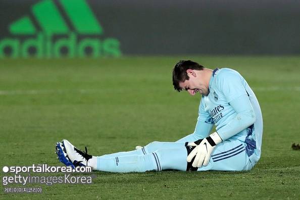 공식 발표 유리몸 Gk 쿠르투아 또 쓰러졌다 엘 클라시코 결장→루닌 Vs 페냐 후보 매치업 성사