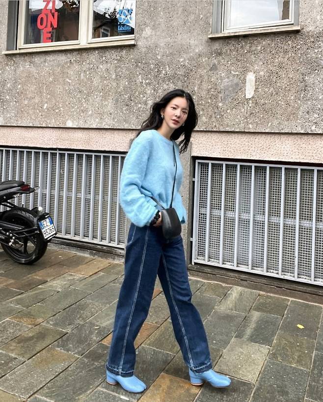장재인 브릭 레드 립파스텔 블루룩 감성 폭발 파랑 매력 발산 뷰티는 내운명