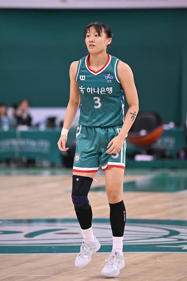 진안·양인영 골밑 활약 Kb스타즈에 충격패 하나은행 외곽 지원 없이는 승리도 없다