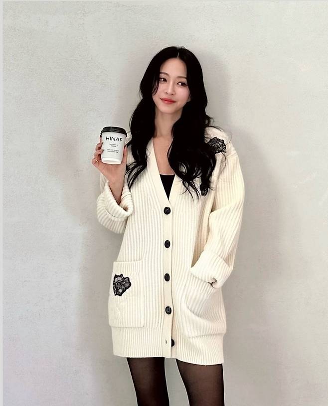 한예슬 8등신 비율 마네킹 실루엣 레이스 카디건으로 끝낸 하의실종룩 뷰티는 내운명