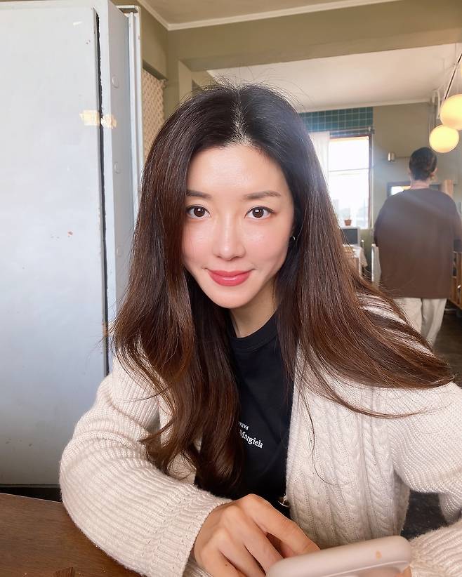 박한별 39살 맞아 가디건 입고 청순한 가을여신 스타픽