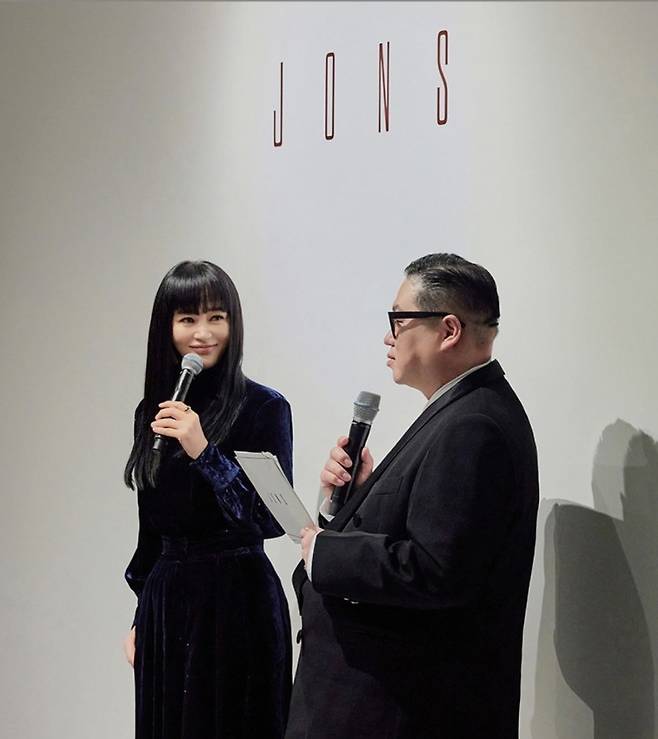 김혜수 조각 같은 Vip 클라스 압도적 아우라 뽐낸 벨벳 점프슈트룩 뷰티는 내운명