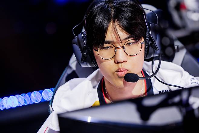 T1 ‘4시드 기적’ 쓰며 롤드컵 ‘V5’ 완성! BLG 제압, 中 ‘불패 신화’ 계속 된다 [롤드컵 우승]