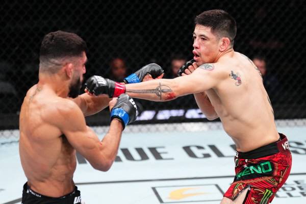챔피언 출신 클래스 입증했다모레노 Ufc 3위 알바지에게 압도적 만장일치 판정승